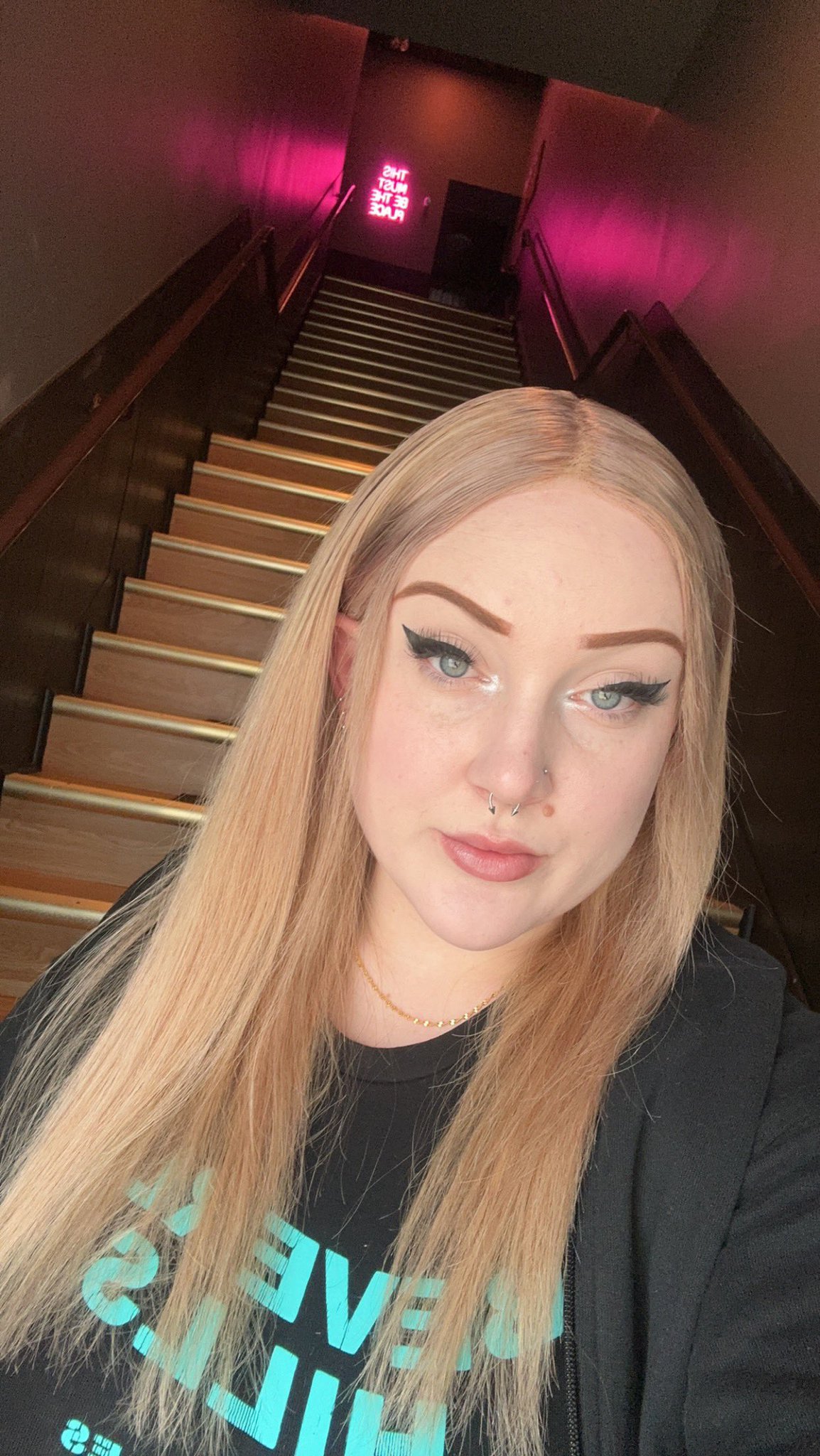 Layla🦋🇨🇦 professional gf👀 PH Model🖤🧡 YYJ ️ on Twitter: "be honest would you facefuck me?🥺 https ...