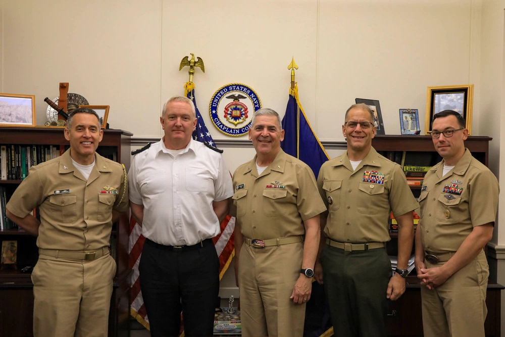 U S Navy On Twitter Partnership Beyond The Waterfront 🤝 ⚓ The