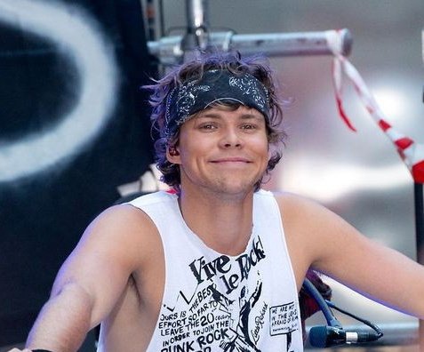 Ashton Irwin Smile