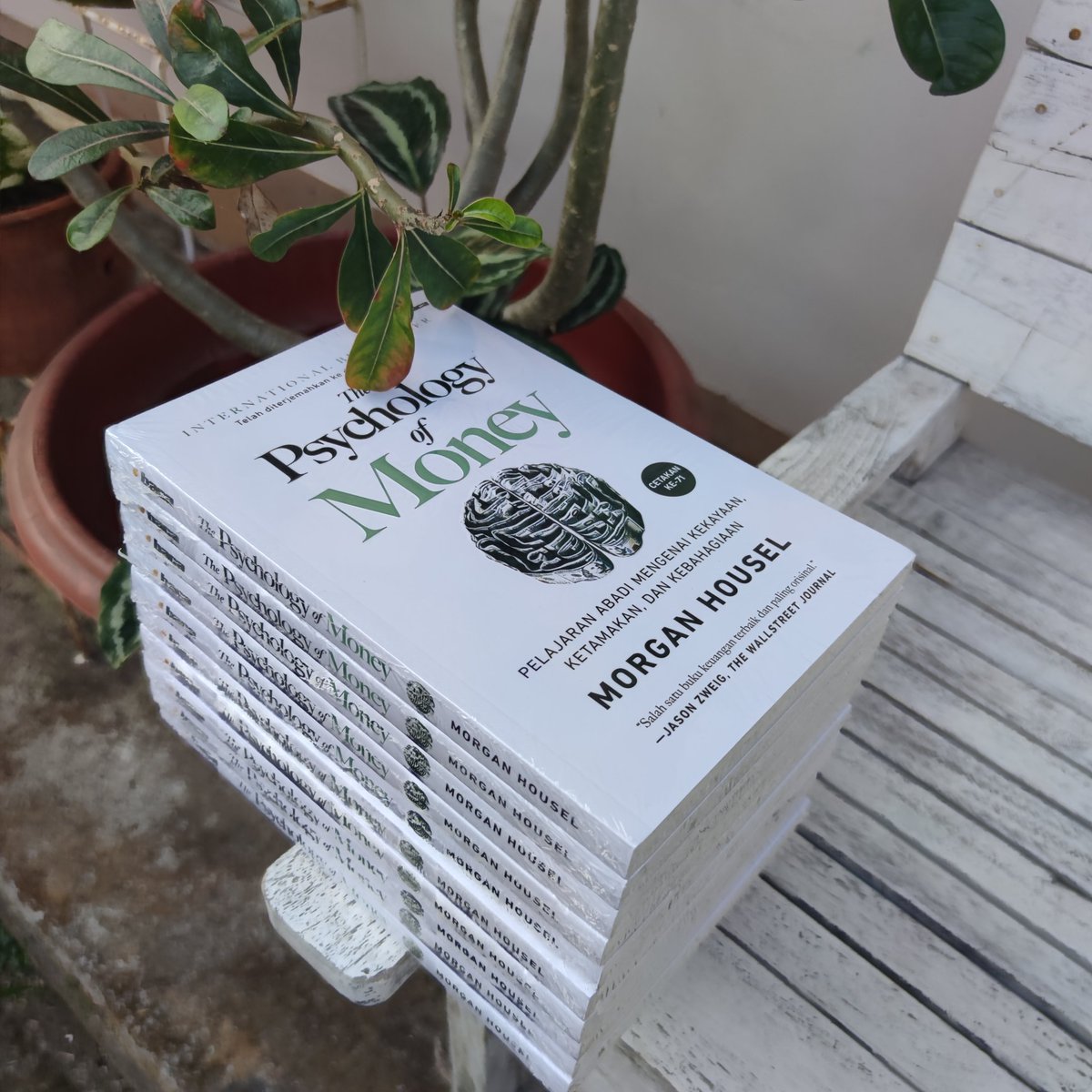 ~Utas Salah satu bab yang menarik dalam buku ini adalah pembahasan ...