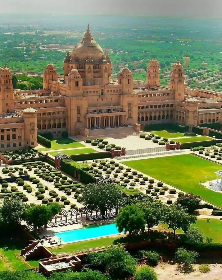 10 Incredibly Beautiful Royal Palaces in India 1. Umaid Bhawan Palace ...