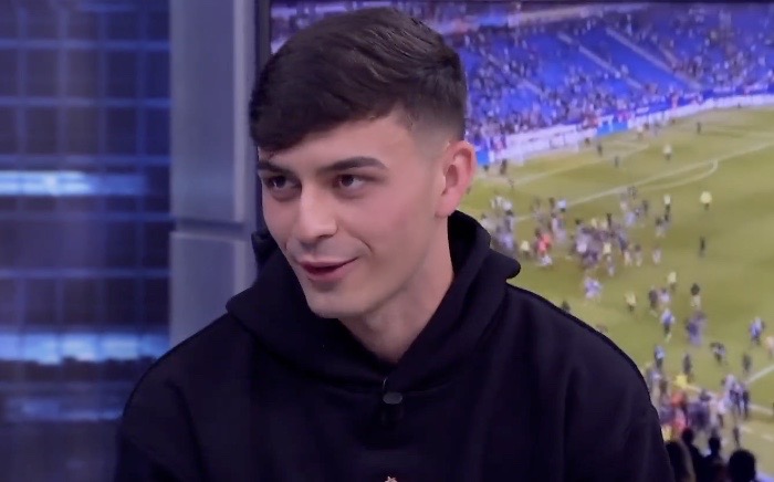 Pedri: "What is my favorite thing about a girl? Her eyes and her smile ...