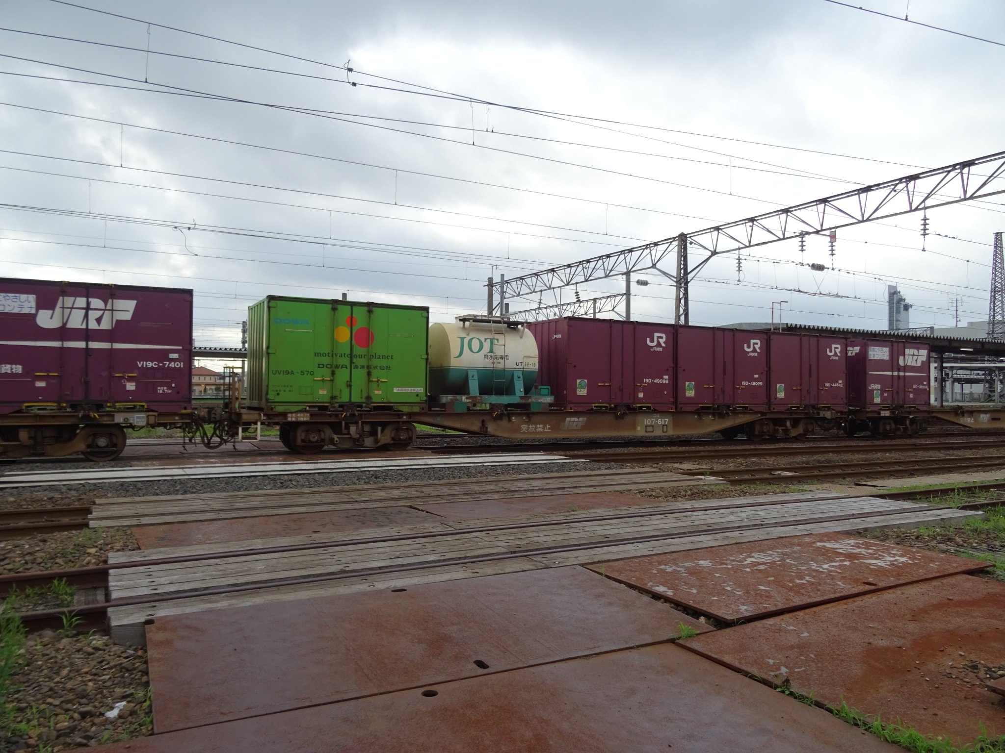 HAYAKOMA on Twitter: "今日（R05.07.14）の2091列車に載っていたDOWA通運のUV19A-570とJOTのUR19A-3144（雲（青空）コンテナ）。 そして ...