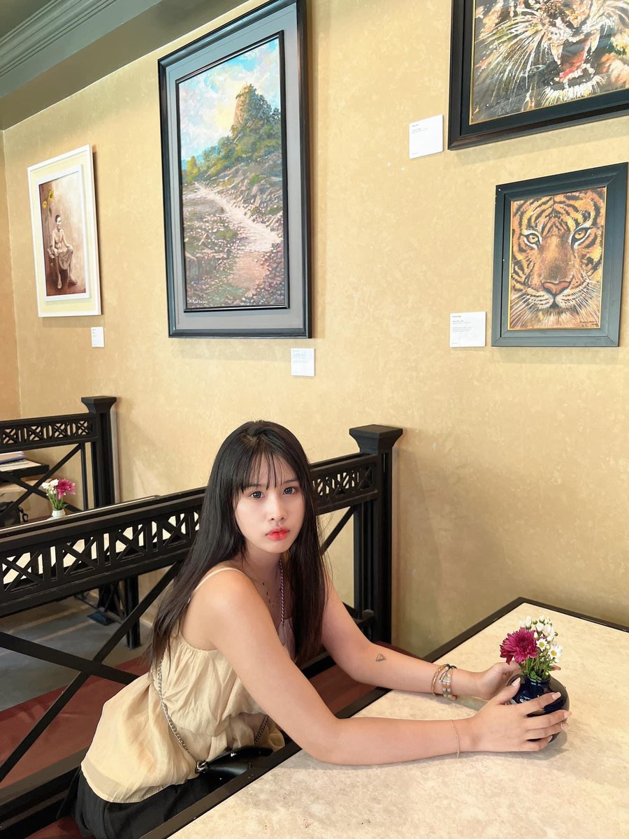 seint on Twitter: "ကြည့်မယ်"