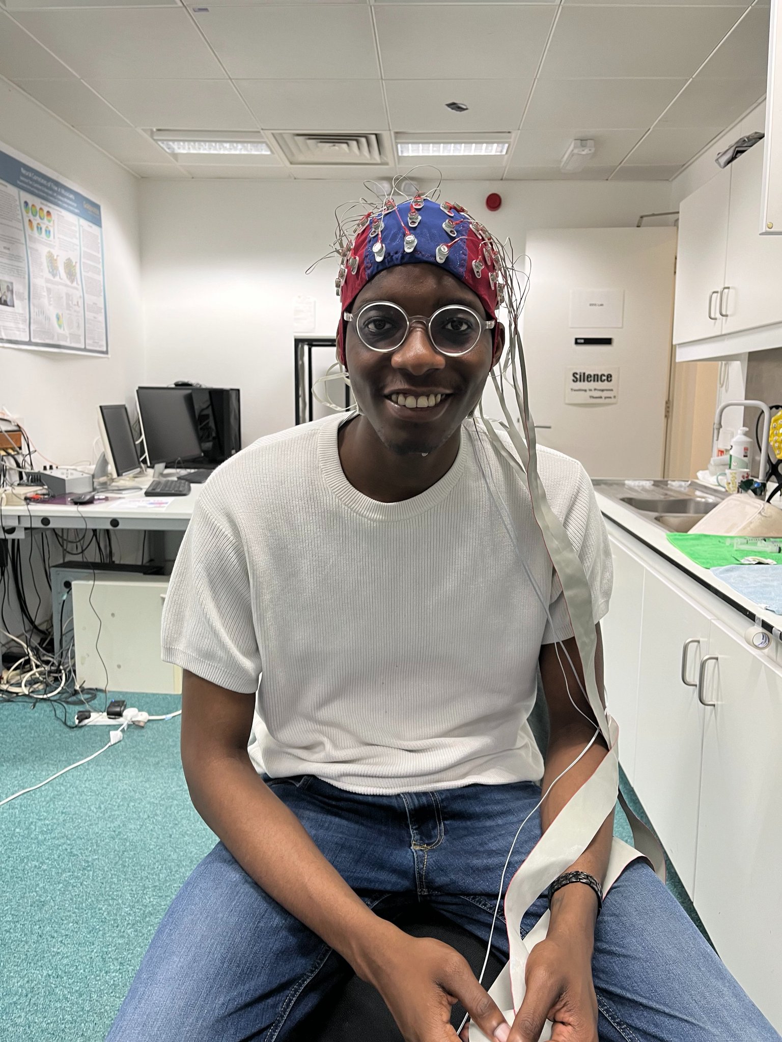 ore ogundipe 🧠 on Twitter: "Made it to an MSc student's lab to record my brain activity and ECG ...