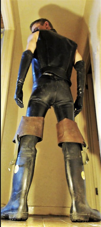 Boots Bondage on Twitter: "Your dominating RUBBER MASTER🔥🔥🔥🔥🔥 https://t.co/gzWazMPwMG" / Twitter