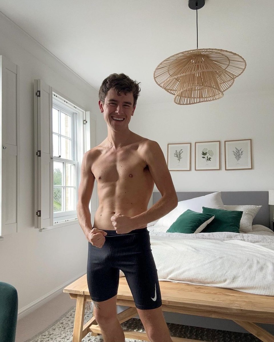 Famous Bulges on Twitter: "RT @TheFamousBulges: Connor Franta dick print 🍆"