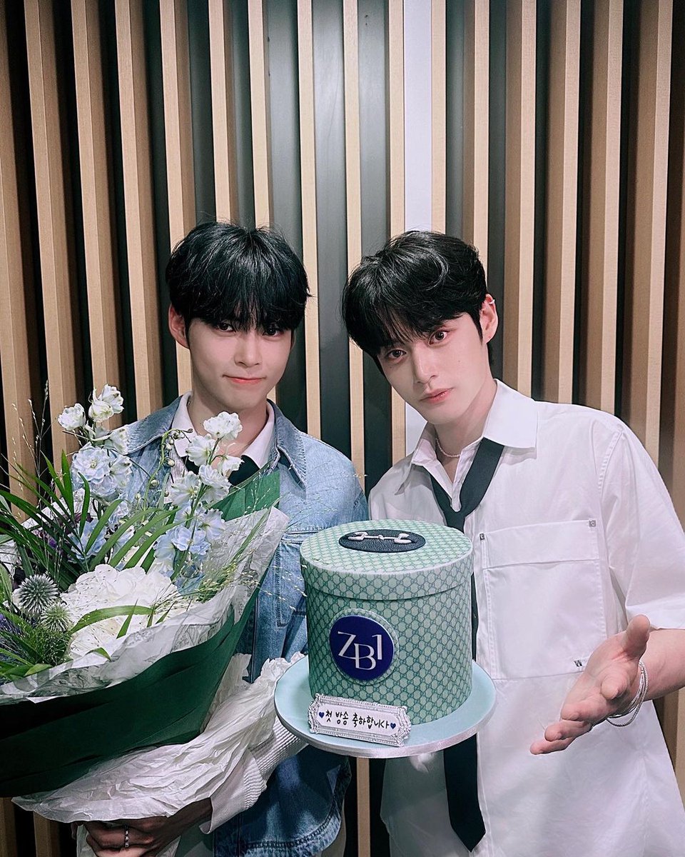 인스티즈(instiz) on Twitter: "[잡담] 구찌가 좋긴하구나 웅성즈 데뷔도 축하해주고 https://instiz.net/name_enter/88514928…"