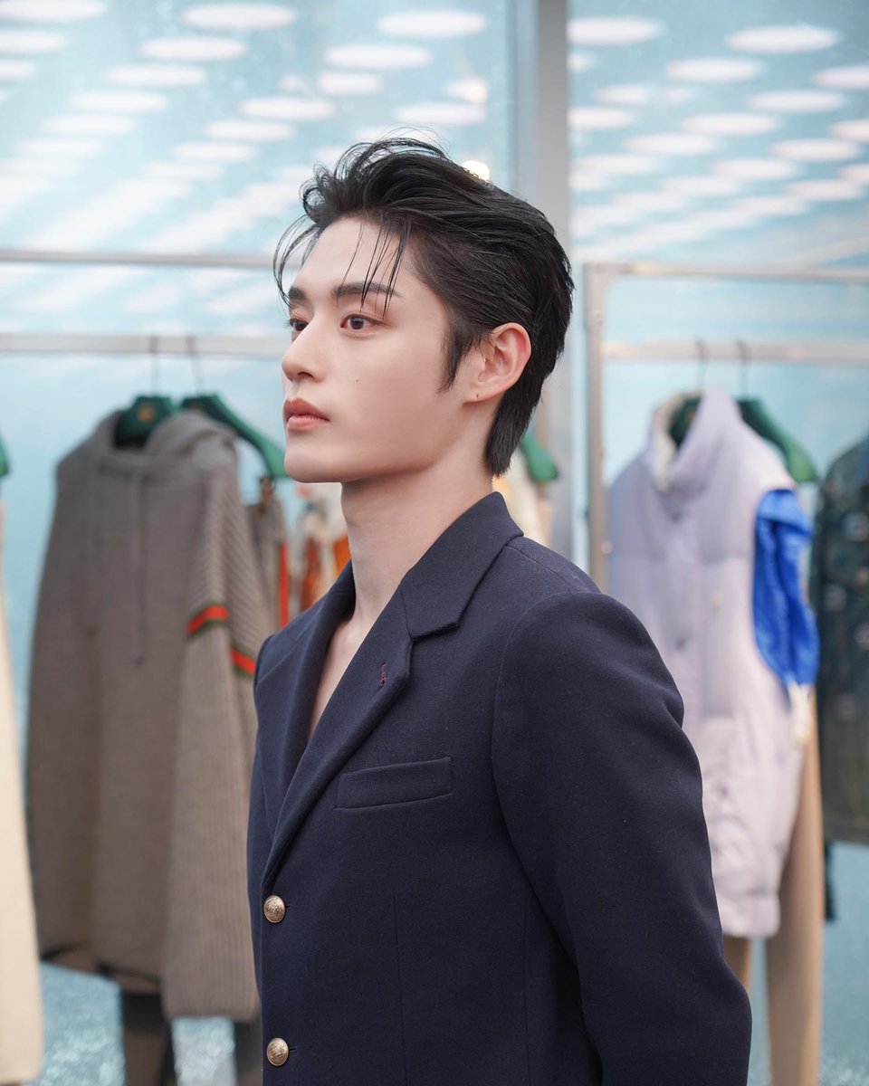 인스티즈(instiz) on Twitter: "[잡담] 구찌가 좋긴하구나 웅성즈 데뷔도 축하해주고 https://instiz.net/name_enter/88514928…"