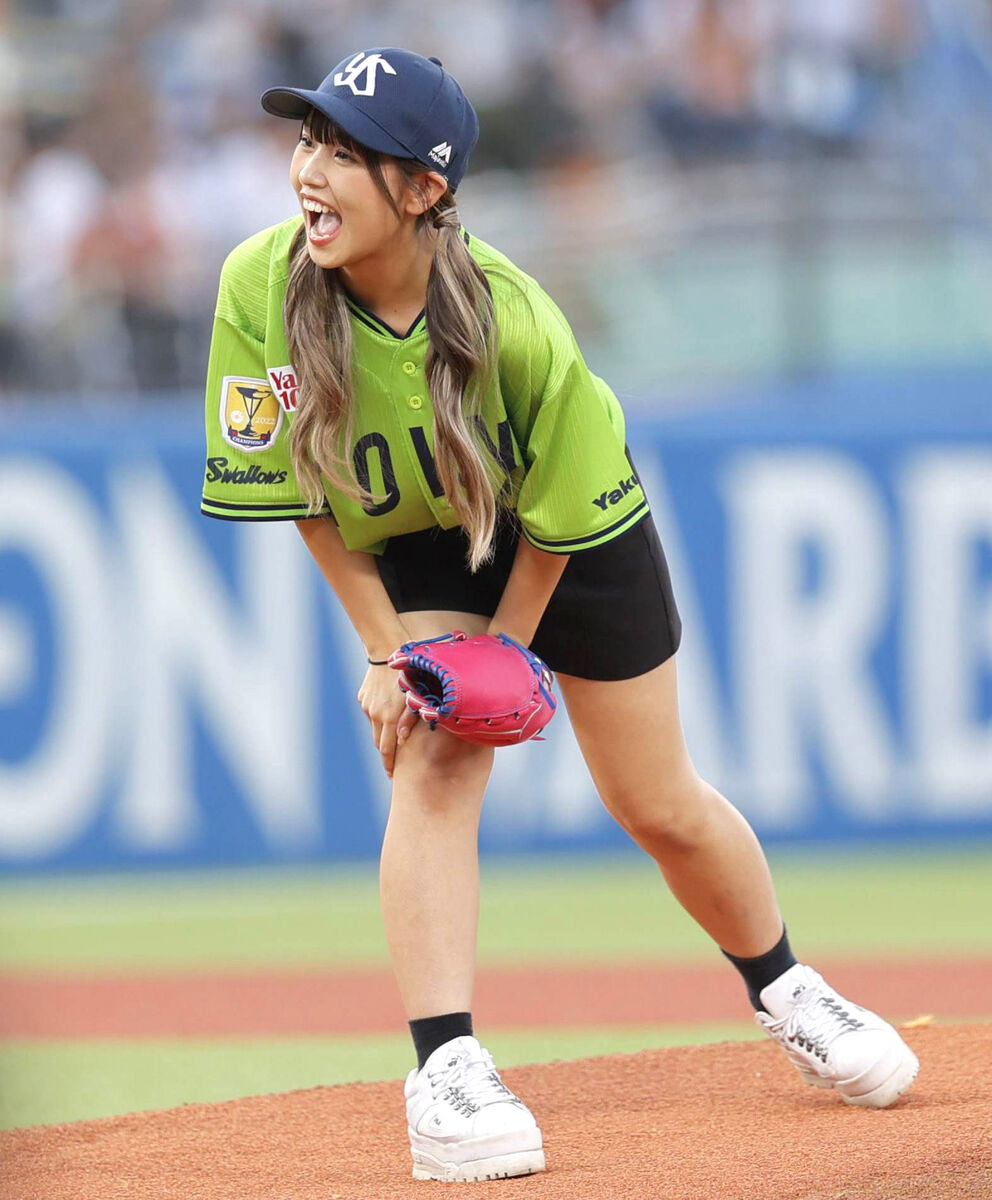 スポーツ報知 プロ野球取材班 On Twitter 【 ヤクルト 】「ばんばんざい」るなが始球式に登場 故障で不在の山田に「いてほしかった」 東京ヤクルトスワローズ Swallows