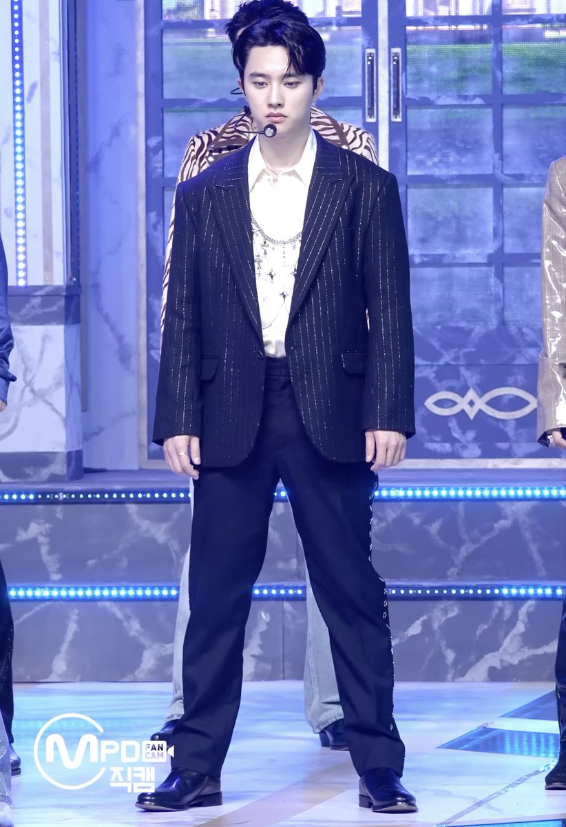 인스티즈(instiz) on Twitter: "[잡담] 도경수 코디법 수트세트 이틀에 나눠 입기..... https://instiz.net/name_enter/88519479…"