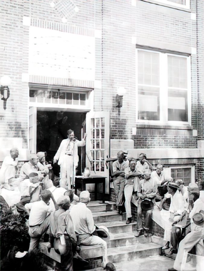 Il 23 febbraio 1934 il senatore Huey Pierce Long della Louisiana svela ...