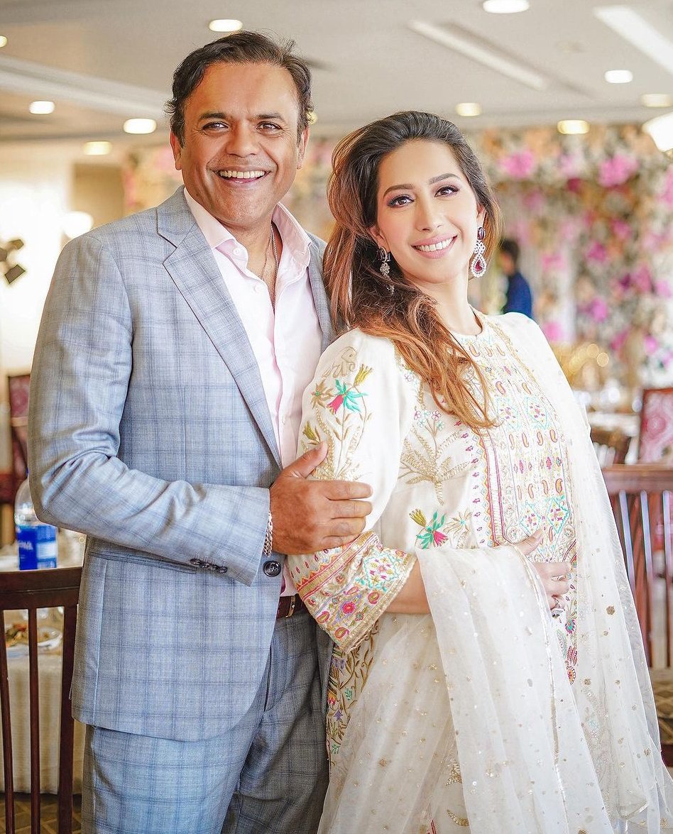 Showbiz & News on Twitter: "Blessed Couple ️ Mr. & Mrs. #KashifAbbasi"