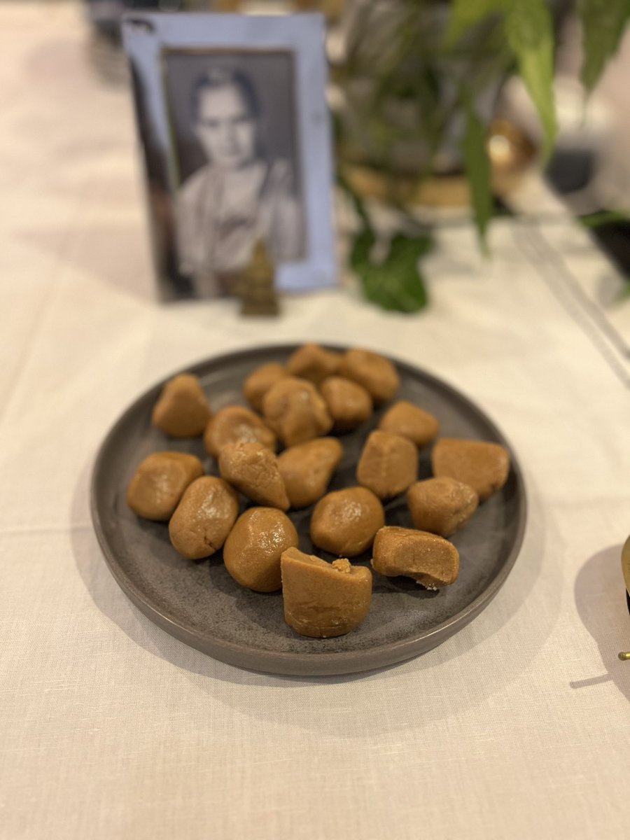 This box of pedas arrived from Dharwad yesterday. The buttery pedas ...