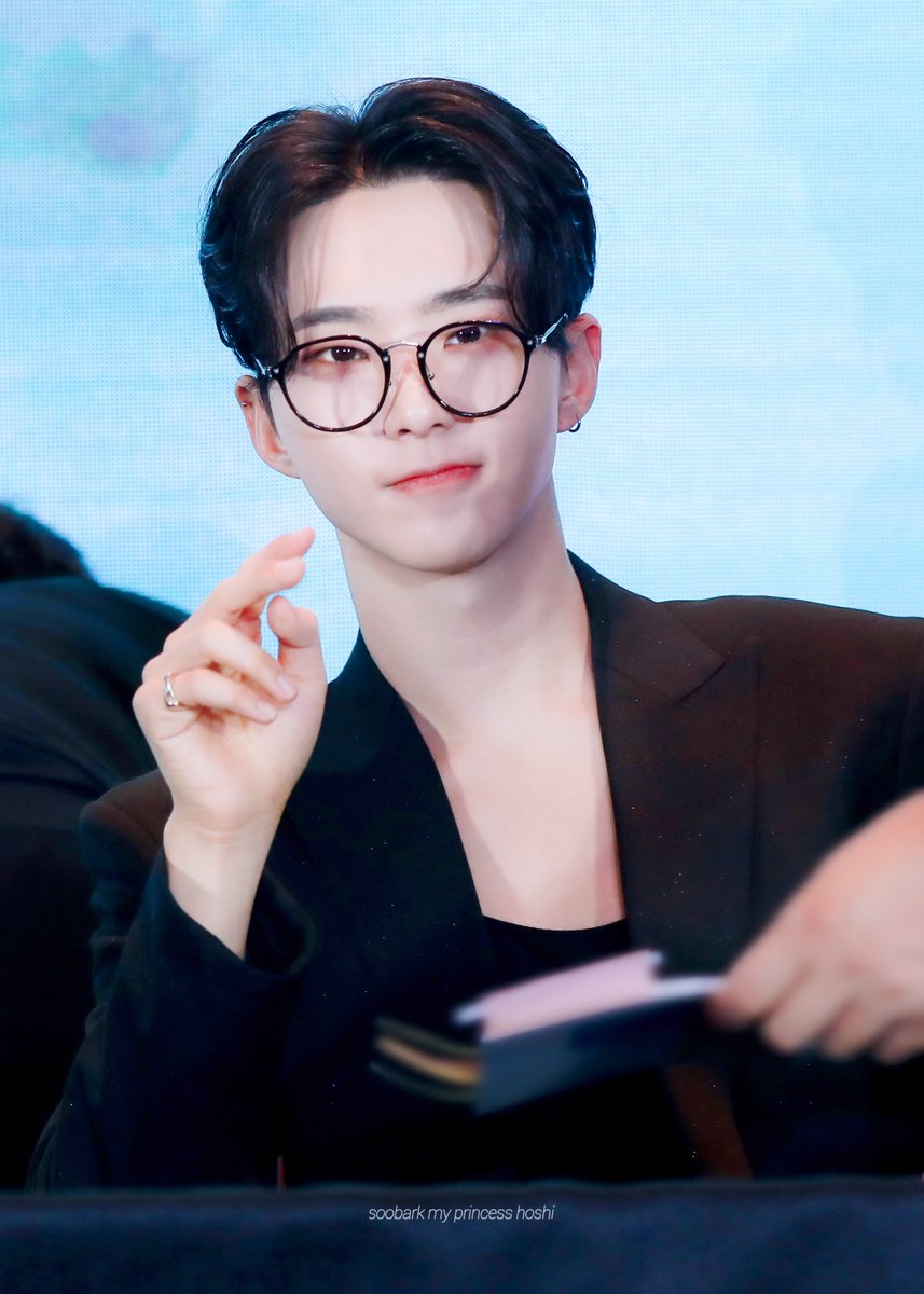 My Princess HOSHI on Twitter: "230710 이즈위 팬싸 HD 👓 #HOSHI #호시 #세븐틴 #순영"