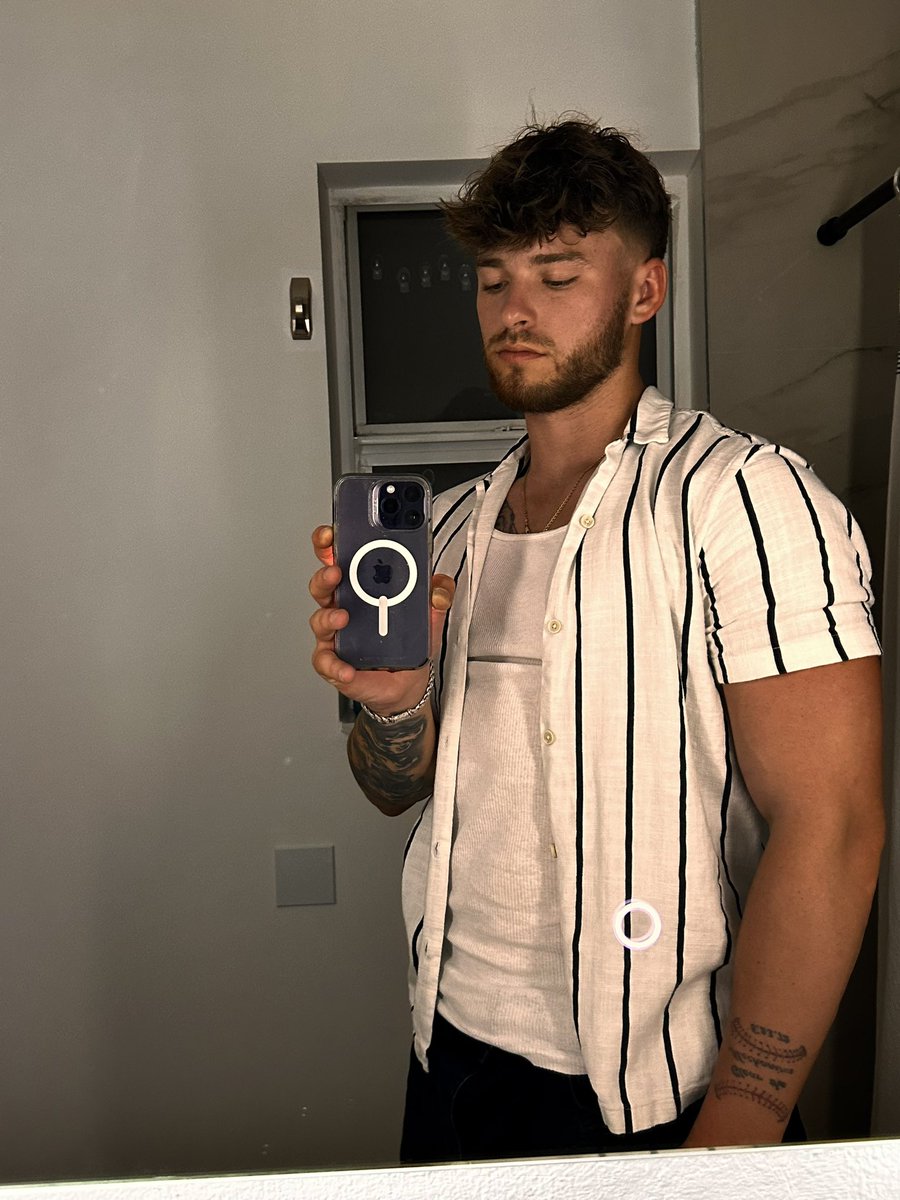 Bhizzi😈🔞(70k) on Twitter: "Get on your knees🤤👑"