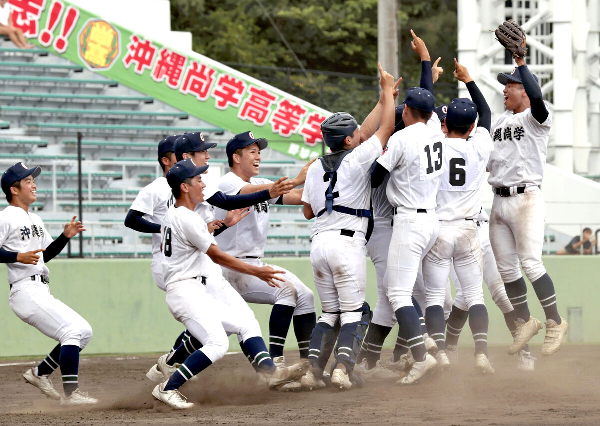 スポーツ報知 on Twitter: "【 #沖縄 】沖縄尚学が甲子園一番乗り エース・東恩納蒼が6安打完封、5戦31回1／3無失点の力投 #野球 #baseball https ...