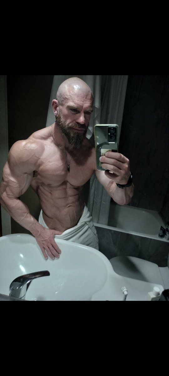 Muscle Bulge On Twitter Wanna Take A Shower With Me 💦 Muscle Bulge
