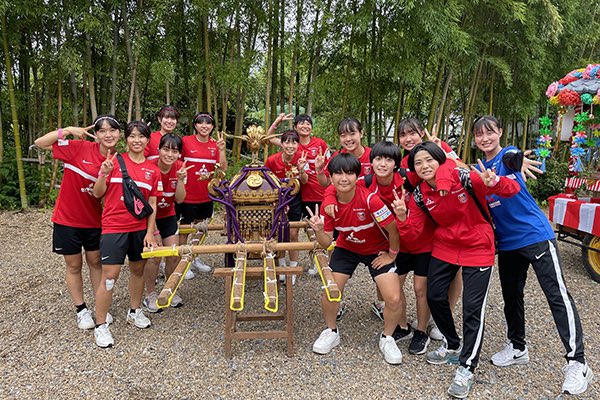 三菱重工浦和レッズレディース公式 On Twitter レッズランド の地元、下大久保自治協力会による『子供みこし』に 三菱重工浦和レッズレディースユース の選手たちが参加いたしました