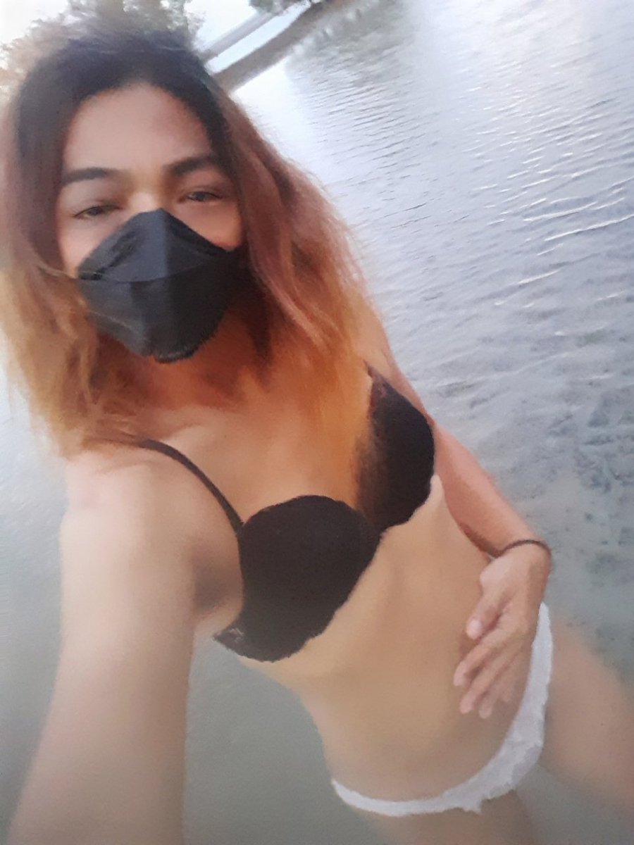 Minny on Twitter: "มองอะไรกันค่ะแค่ใส่ชุดชั้นในเล่นน้ำทะเลเอง 😺"