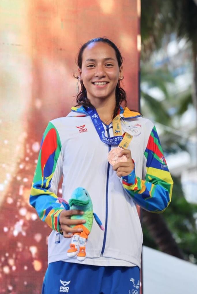 Comite_Olimpico_Ecu on Twitter: "La ecuatoriana Emma Sabando y toda su alegría por colgarse en ...