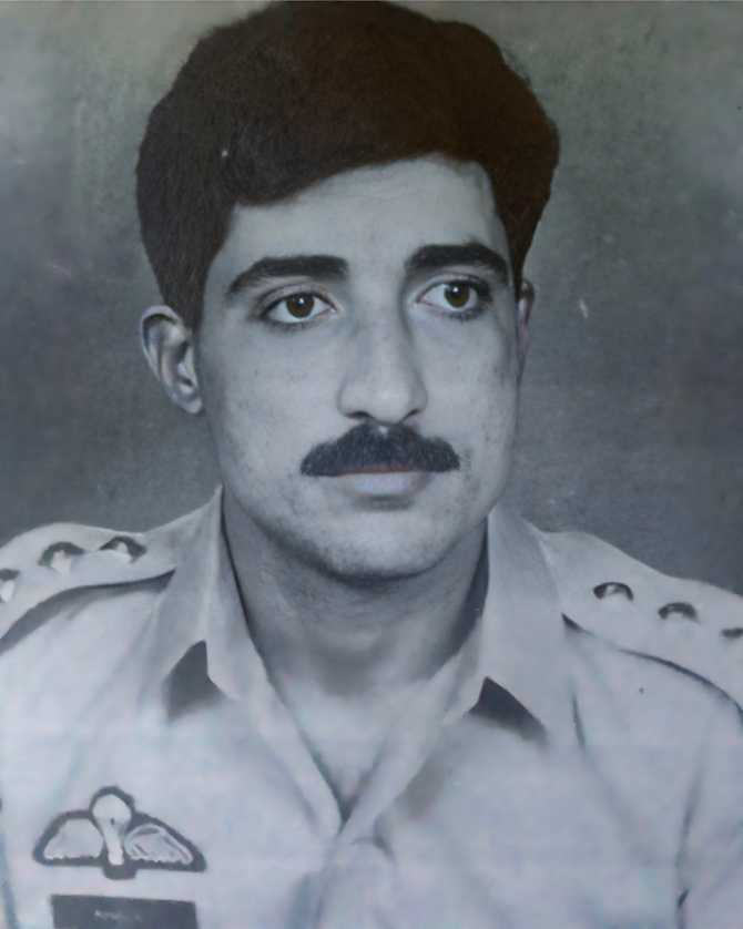 imran on Twitter: "Captain Muhammad Khalil Khattak Shaheed 15 SP (Medium) Regiment Artillery ...