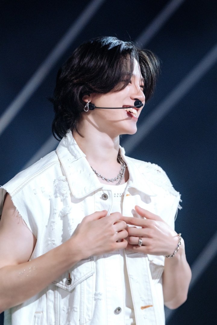 TREASURE JUNG HWAN 정환 on Twitter: "#인기가요 #T5_MOVE #TREASURE #트레저"