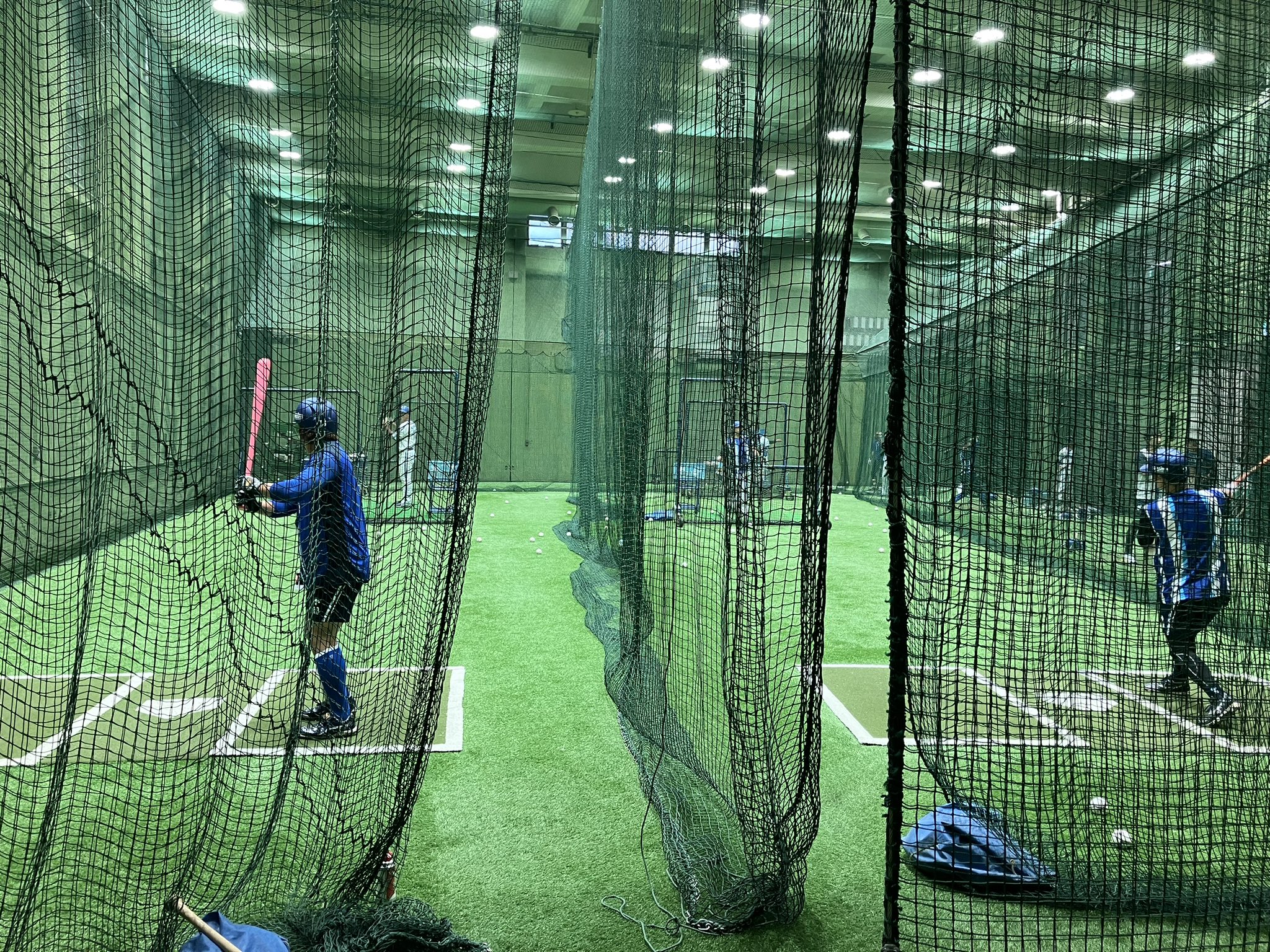 横浜DeNAベイスターズ on Twitter: "本日は室内練習場で打撃練習スタート🔥 #baystars https://t.co/U255kDXVh8" / Twitter