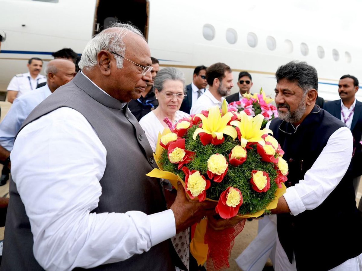Congress Sevadal on Twitter: "Smt Sonia Gandhi ji with Shri @Kharge ji and Shri @RahulGandhi ji ...
