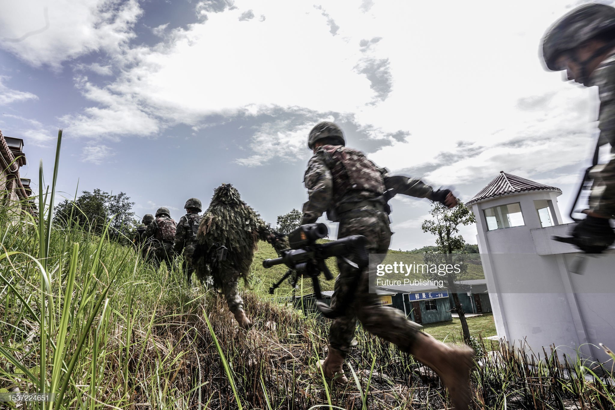 Abraxas Spa on Twitter: "🇨🇳 PLA SOF training in Qianxinan, notice the CS/LS7 submachine guns ...