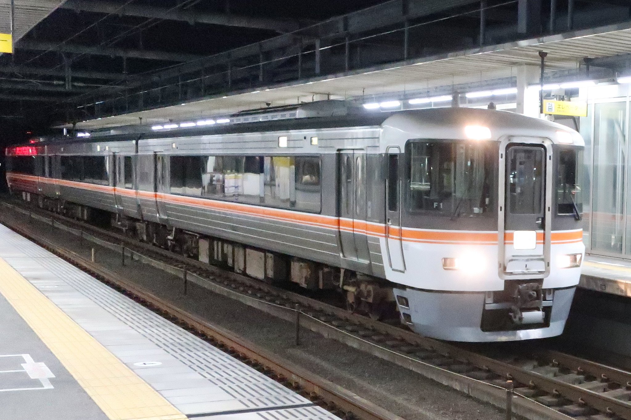 D51 201 on Twitter: "2023.07.17 22:15頃 回送(NG入場回送) 列車番号:8559F F1編成 373系 蒲郡にて https://t.co ...