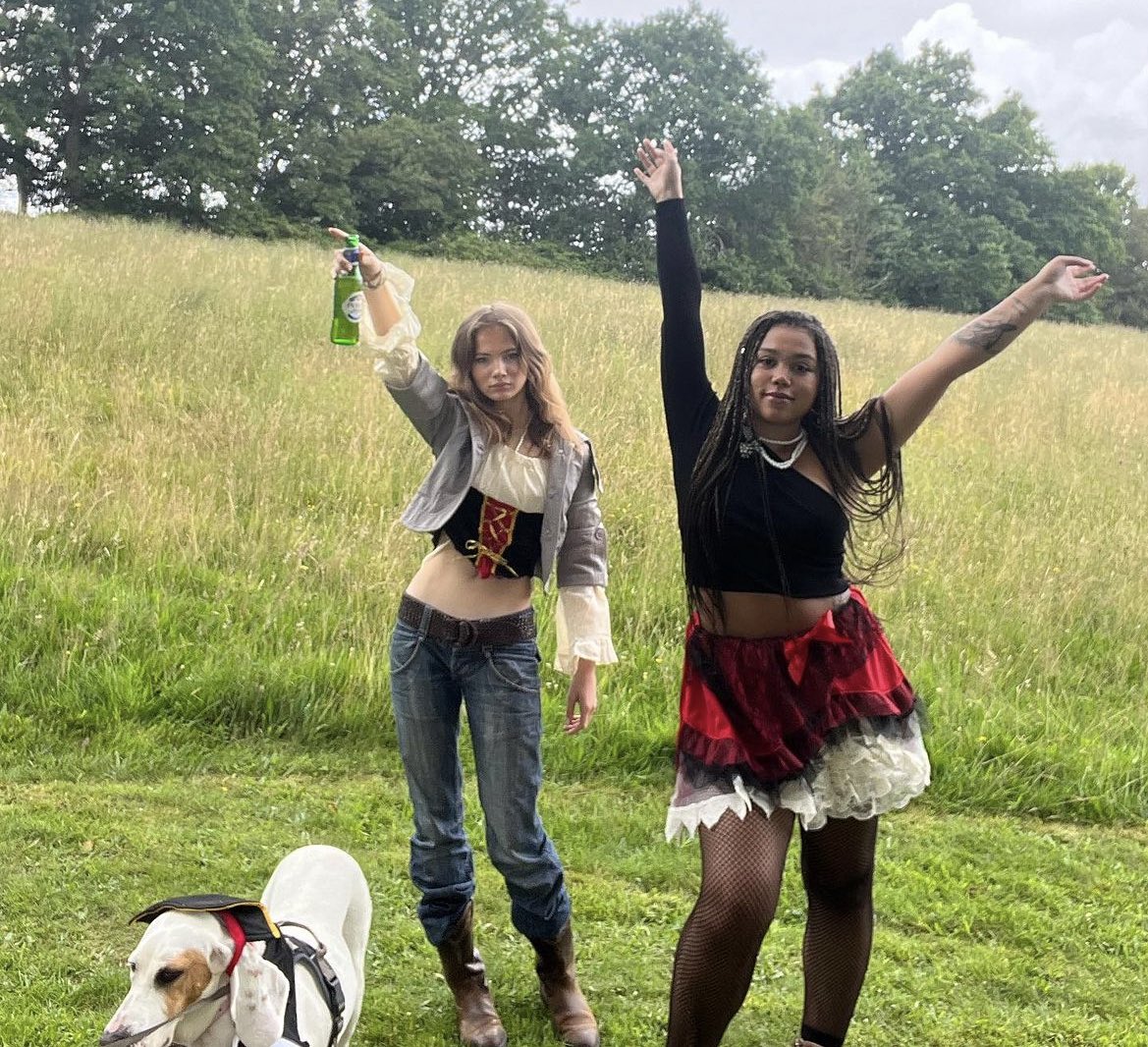 best of freya allan on Twitter: "freya allan with her friend ruby barker https://t.co/eksTGrKAr4 ...