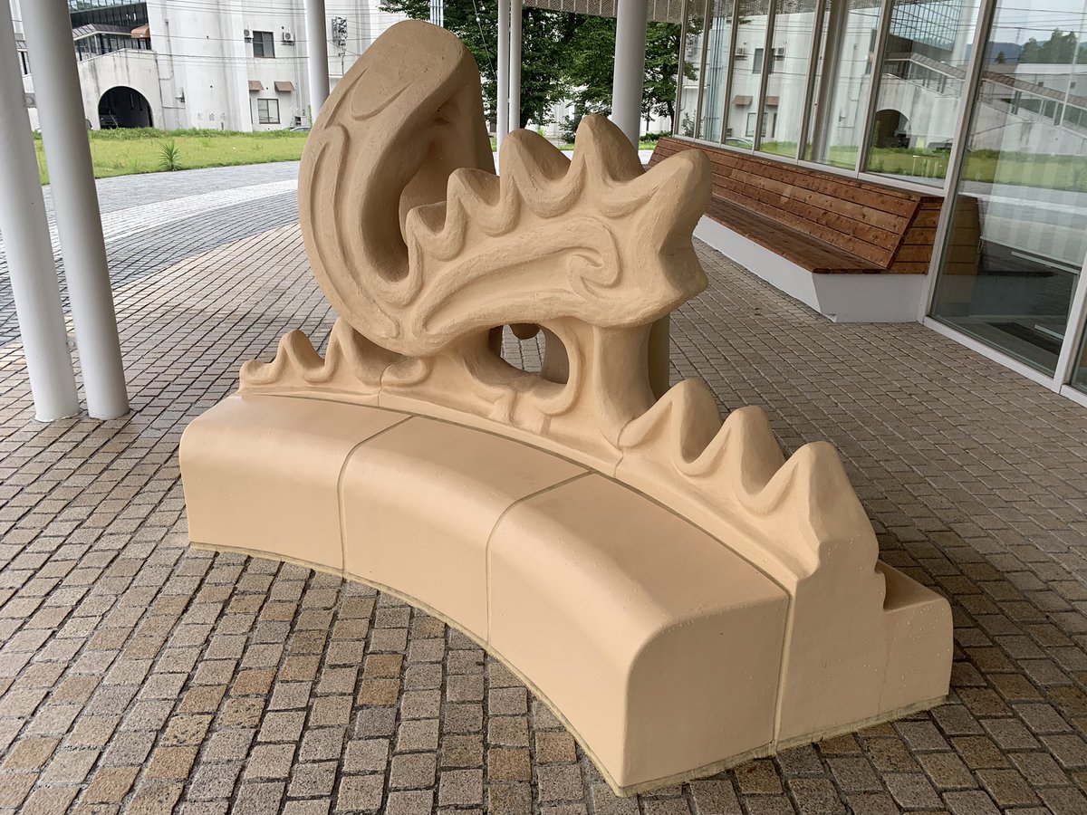 十日町市博物館/toppaku【公式】 On Twitter ˙꒳ ˙)休館日だ!曇りだ!ということで水を撒きながらブラシでぐわっしぐわっしとモニュメントを磨きました🧹🪣💦 そろそろ