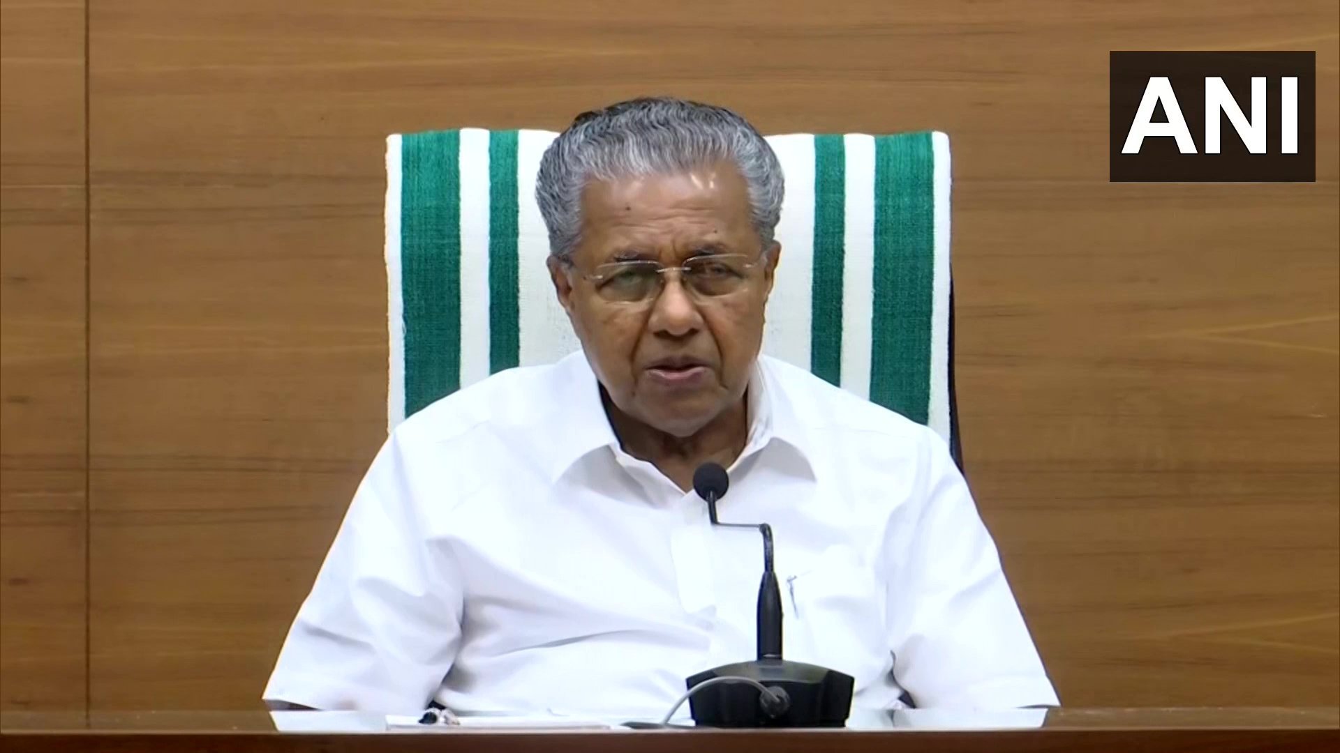 ANI on Twitter: "Kerala CM Pinarayi Vijayan expresses deep grief over the death of former CM ...