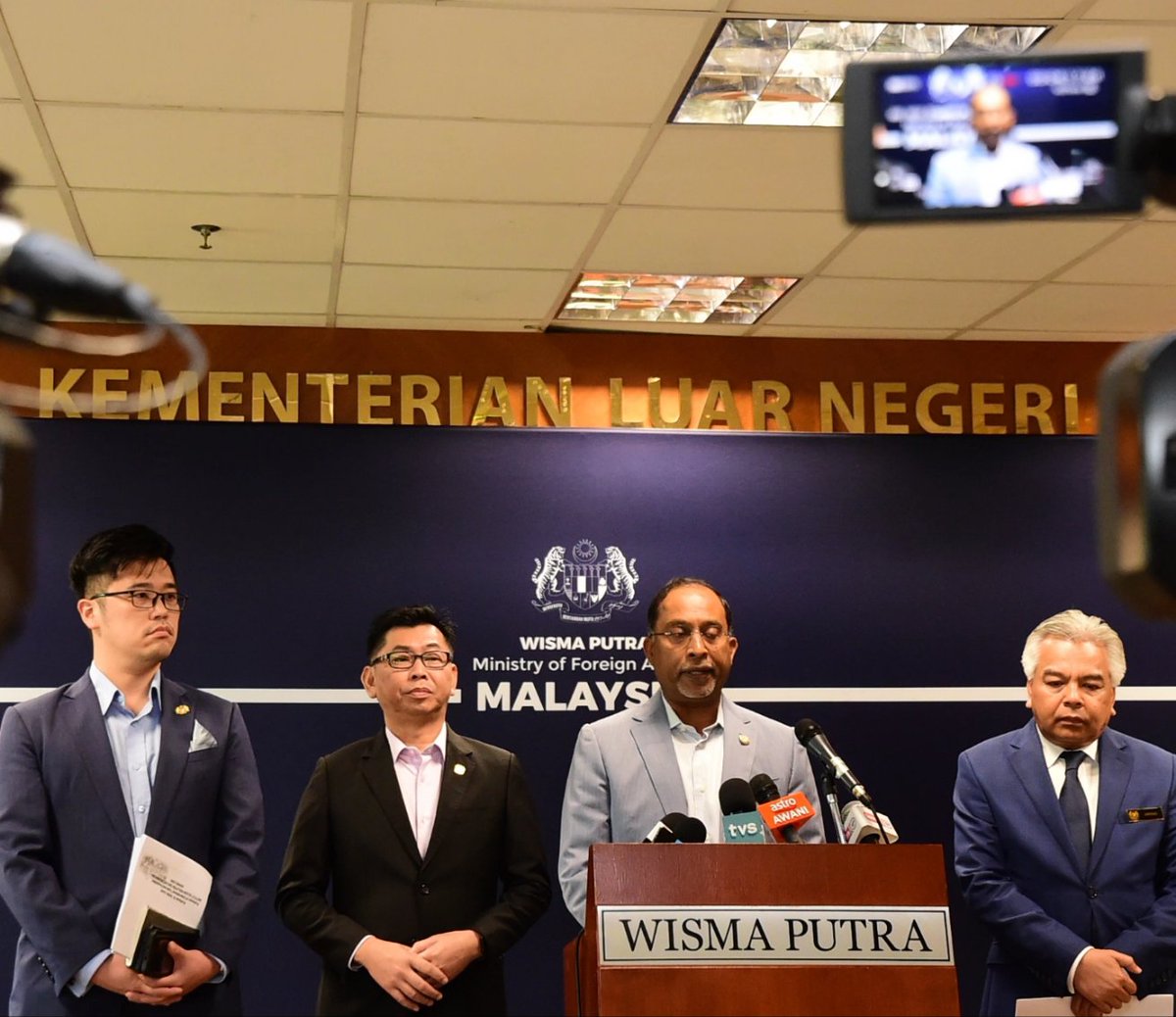 Howard Lee on Twitter: "Setelah langsainya mesyuarat selama tiga jam lebih, saya mengiringi YBM ...