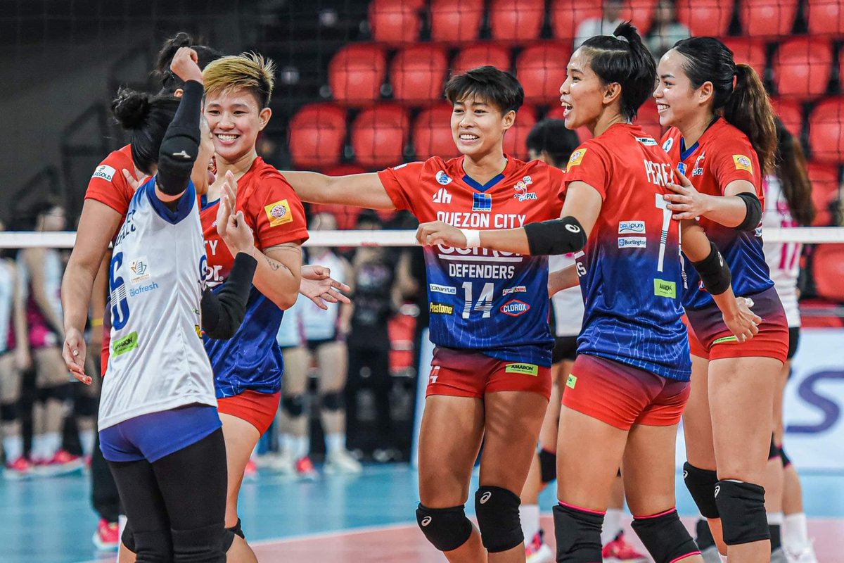 One Sports on Twitter: "Fight to fifth set! 🖐️ Gerflor Defenders keep their guard up, stretching ...