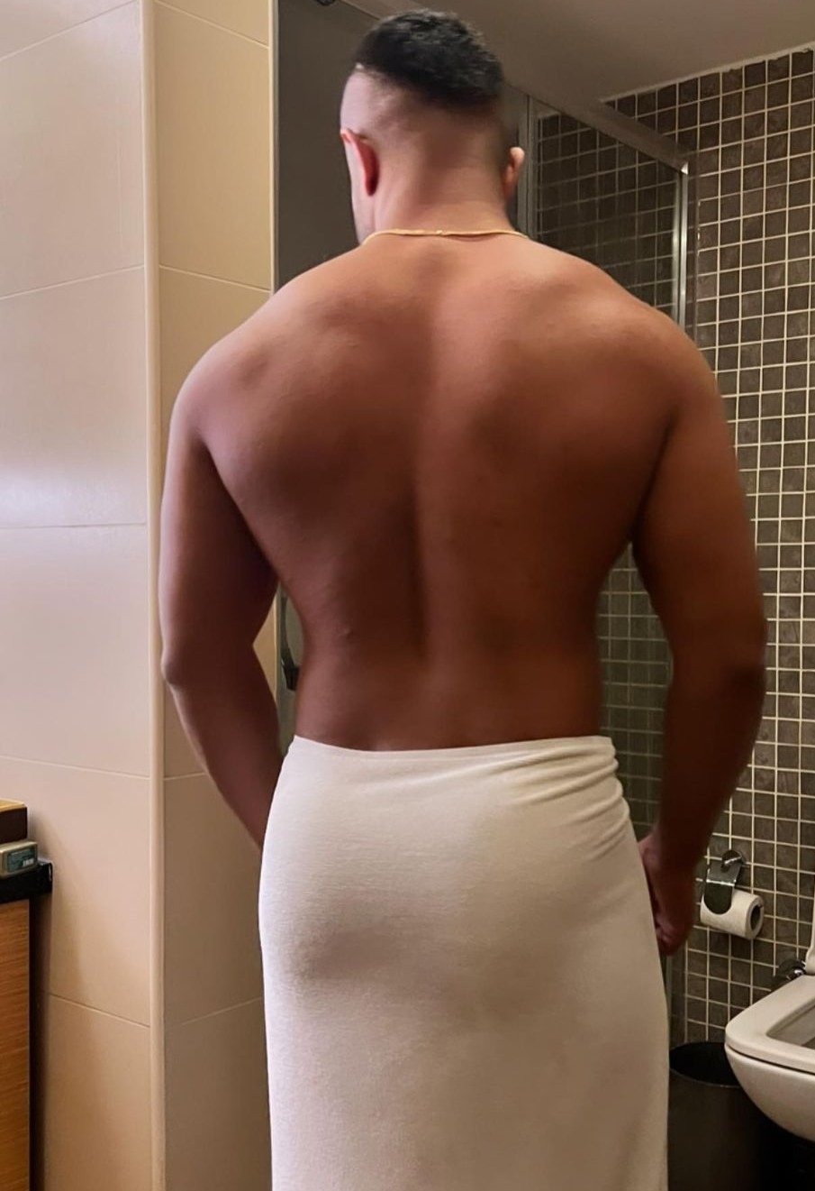 ARAB ALPHA GOD 👑🇦🇪💵 on Twitter: "Remove the towel and Worship your God's A$S 🍑💪🏽 https://t.co ...