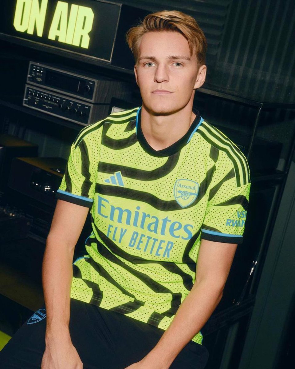 Tom Garratt on Twitter: "A very rare Arsenal stinker in the kit department. Horrid."