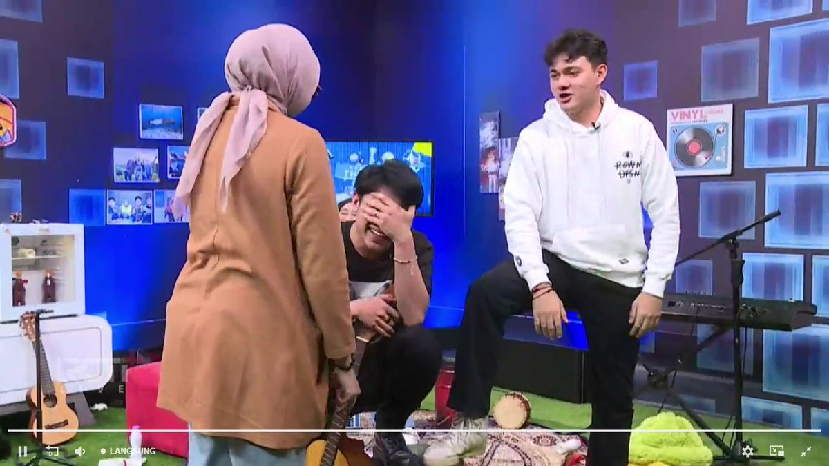 𝑴𝐞𝐠𝐚𝐧. on Twitter: "salsa to lian: mau pulang malem lagi kamu? ngga kapok? mau ngulang lagi ...