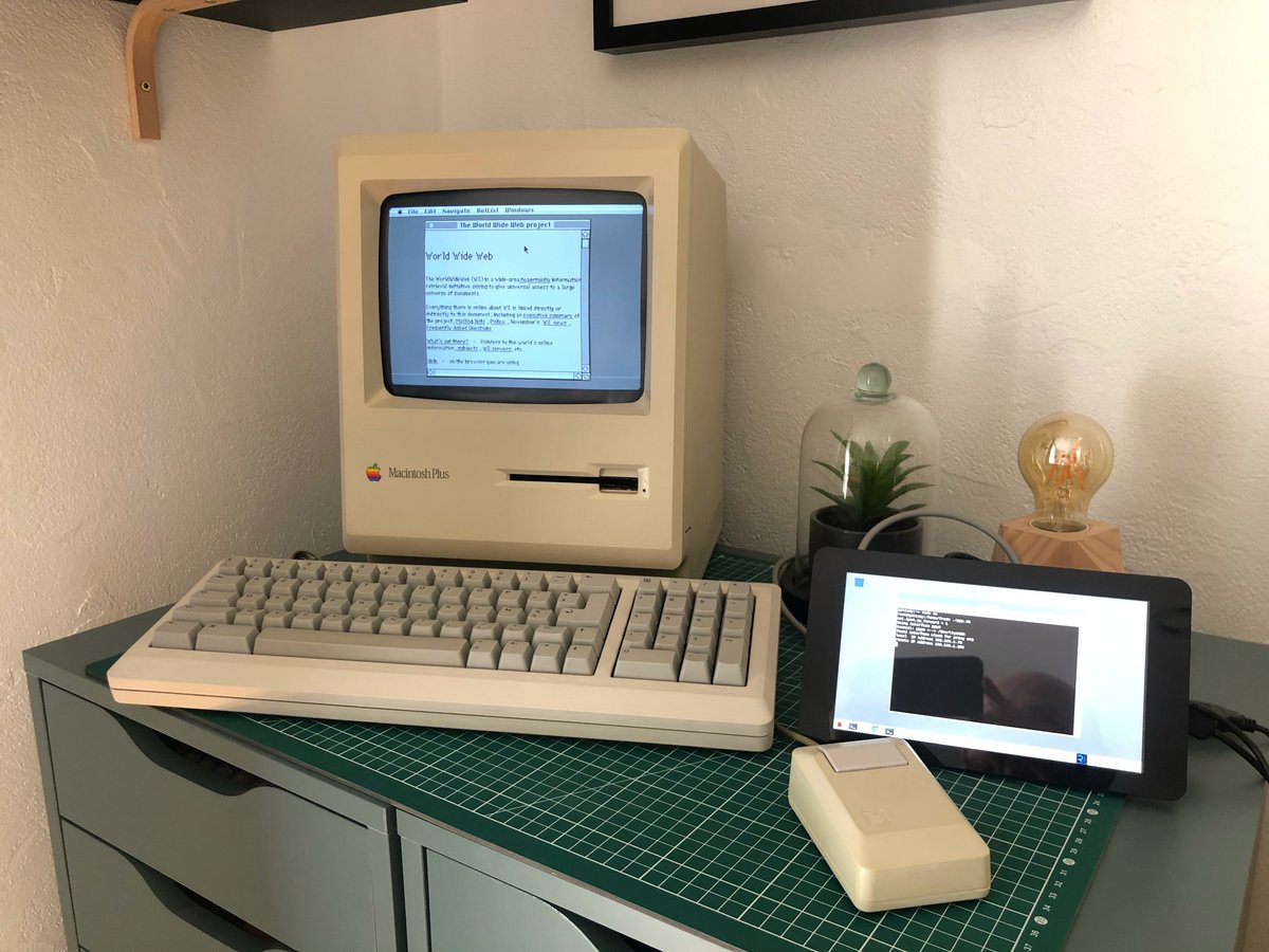 Fred Bellaiche on Twitter: "Null modem communication on vintage computers. Surfing the web on an ...