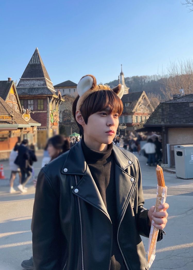 인스티즈(instiz) on Twitter: "[잡담] 슴 남차기 공개된 애들 사진 모음 (링크에 더있어요👉) https://instiz.net/name_enter ...