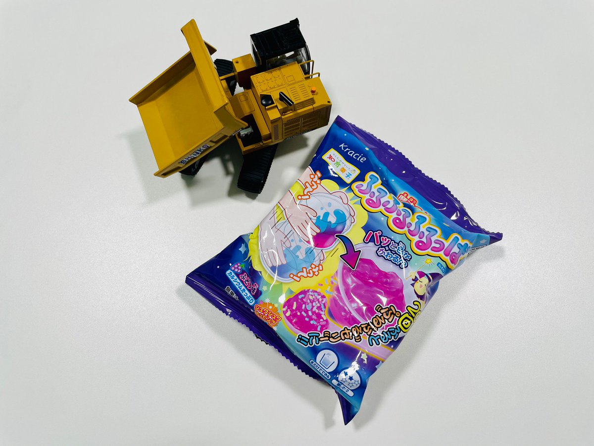 新光重機株式会社【公式】 On Twitter 魔法のゼリーふるふるふるっぱ🐰 粉を混ぜてシェイク!!!!すると青色からピンク色に変身 最後にトッピングをかけていただきま~す🐰! 知育