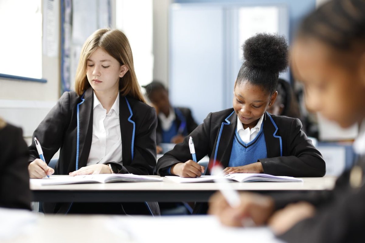 Students Celebrate GCSE Exam Results Success - Latest News - Harris ...