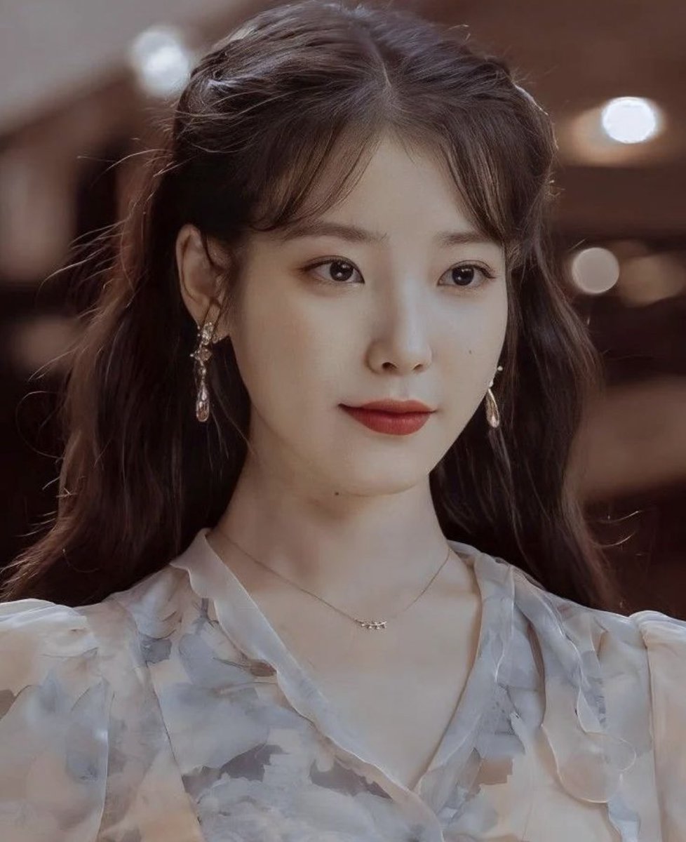 K-Drama Menfess on Twitter: "•kdm• style IU di hotel del luna bener-bener cakep bgt"