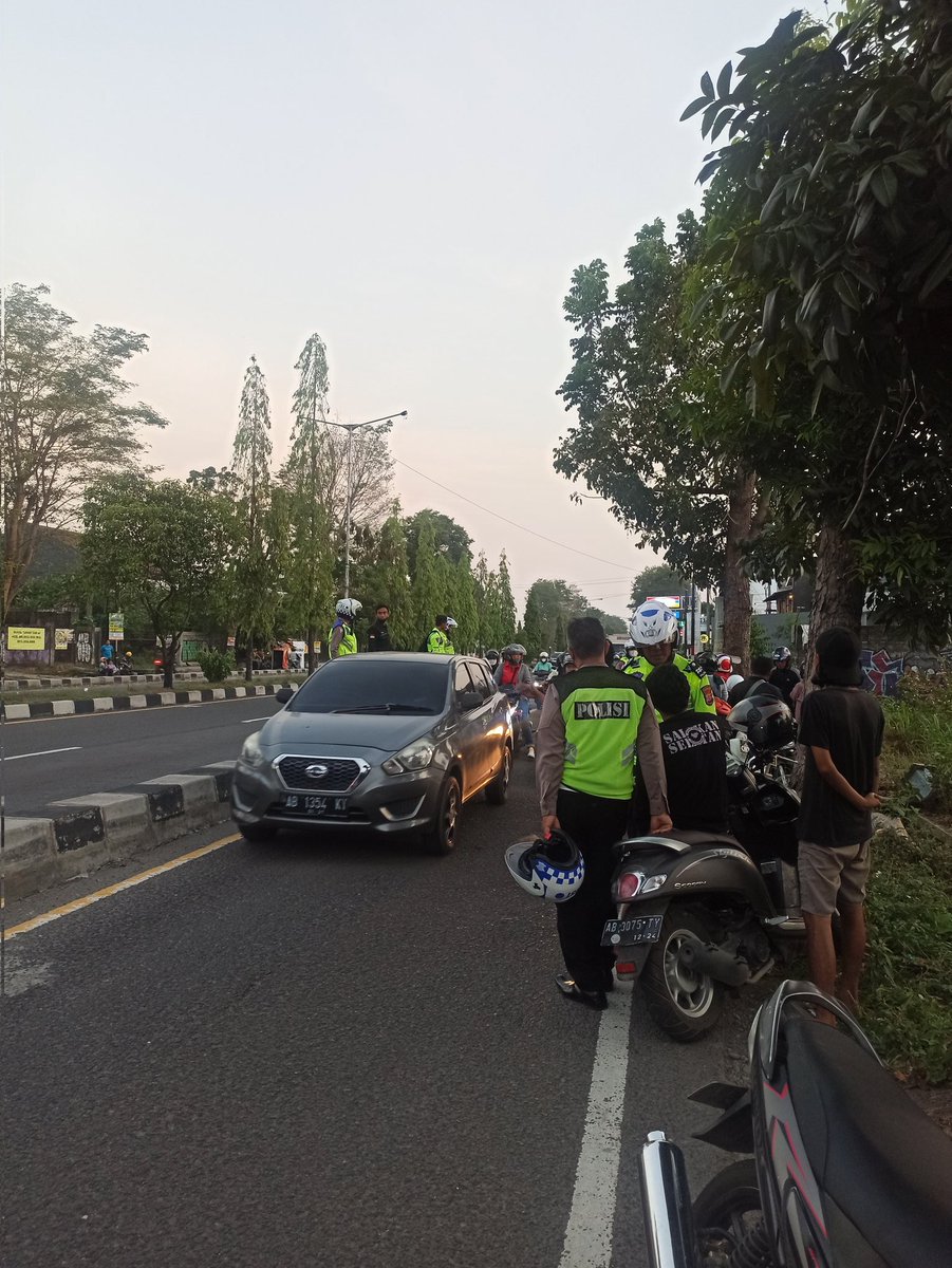 Merapi Uncover on Twitter: "Info terbaru min, Kecelakaan mbamba sama adek², luka di kepala ...