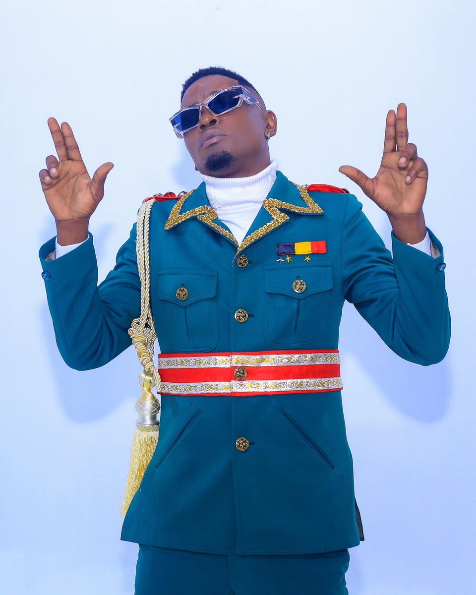 BigEyeUG on Twitter: "General Weasel looking smart🔥"