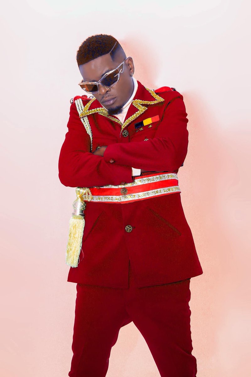 BigEyeUG on Twitter: "General Weasel looking smart🔥"