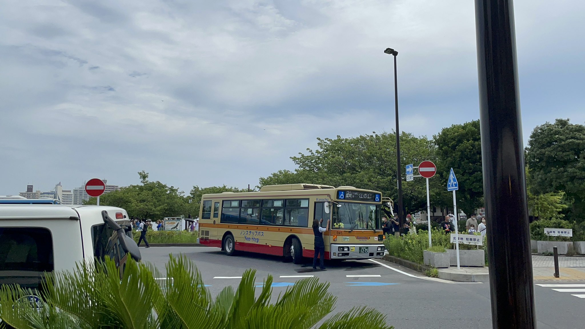 ハロ鉄Acty'23@mm'22小田湘南線©︎💉💉💉💉 on Twitter: "それ考えたら昨年の神奈中バス江ノ島線はカオスでした。 もう1台ワンロマで2号車をそれに充ててしまった格好 ...