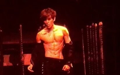 인스티즈(instiz) on Twitter: "[잡담] 백현이 허리잘록하고 골반 넓은것도 넘 이쁨 https://instiz.net/name_enter/88564193…"