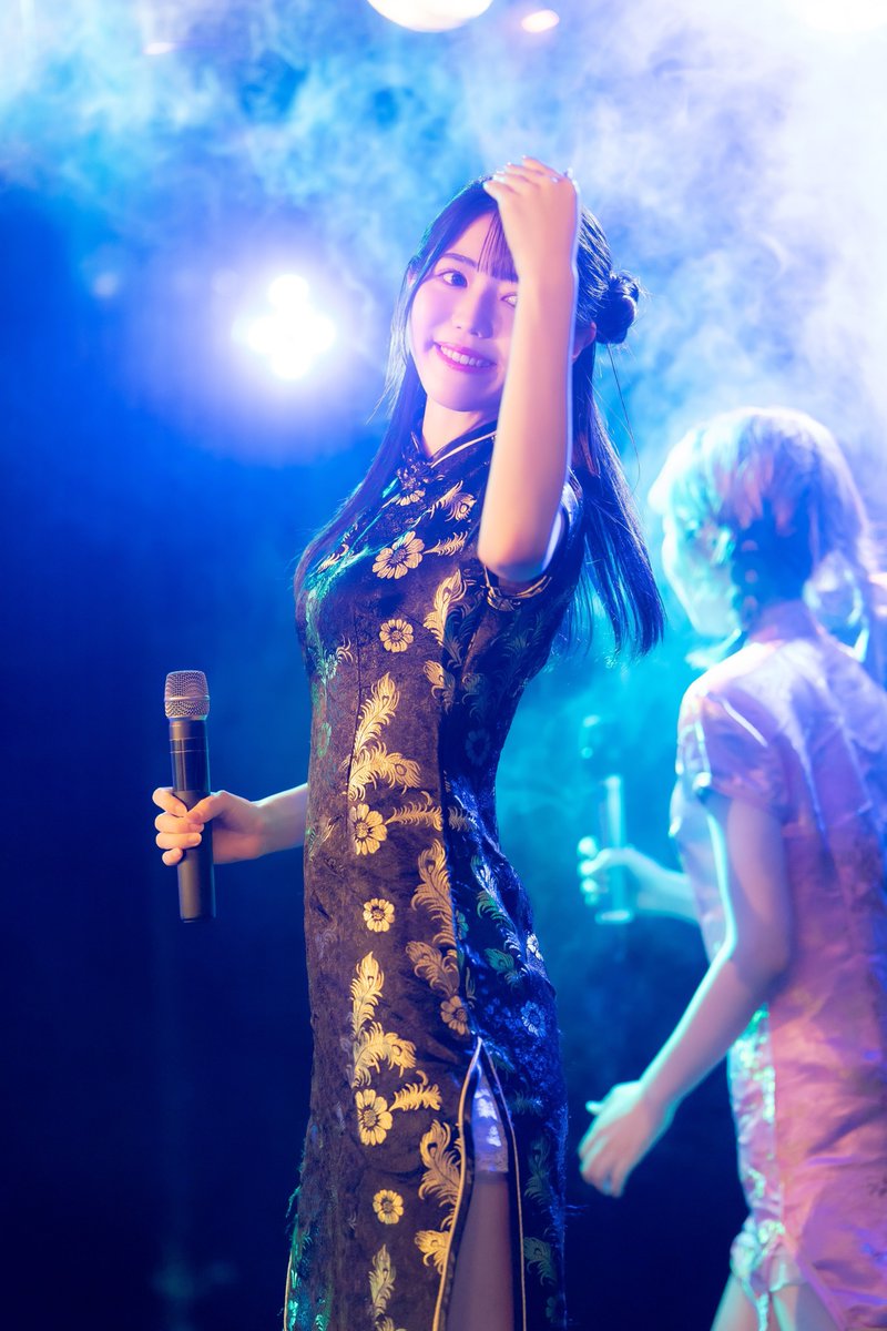 168cm / 45kg のアイドル、チャイナ服ver